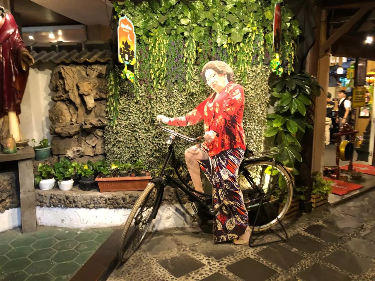 The House of Raminten, Restoran Suasana Tradisional Jawa